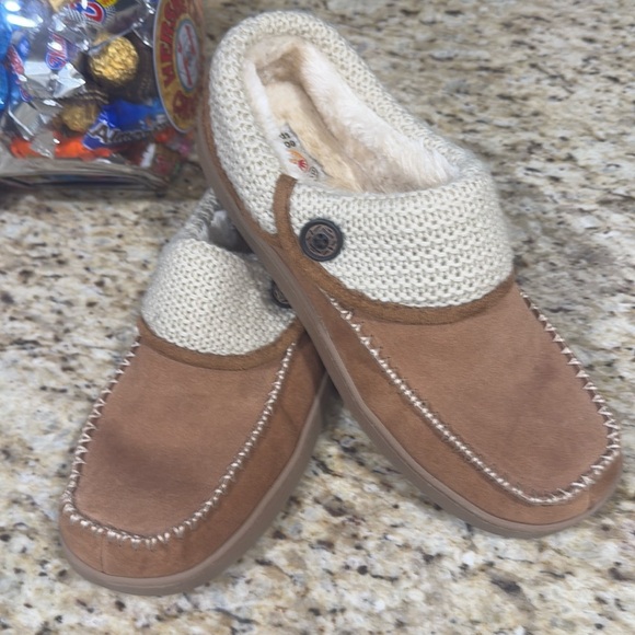 Earth Spirit | Shoes | Earth Spirit Tan And Cream Moccasin Slippers ...